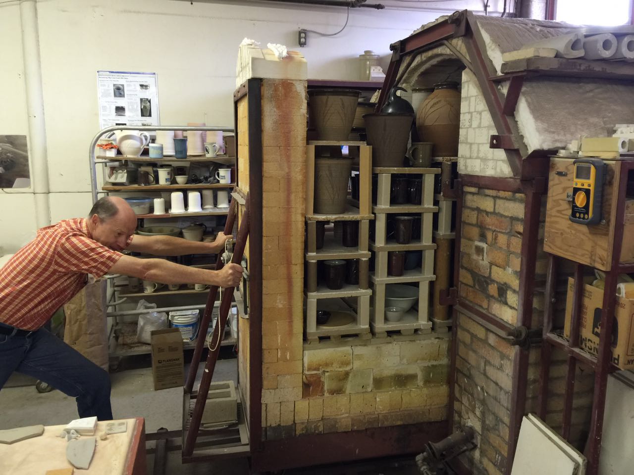 Why does Tony Hansen take months to unload his kilns?